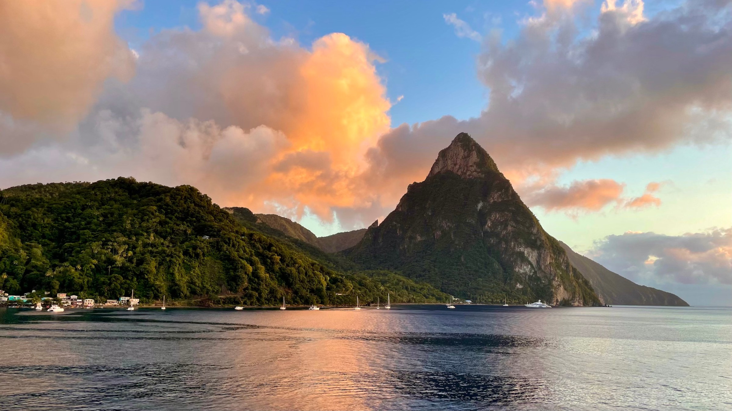Saint Lucia: sailing into Pitons Bay – Strafari